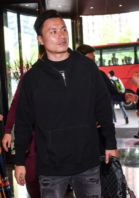 備戰中國杯！國足主帥里皮率眾國腳抵達廣西南寧 韋世豪霸氣側漏 每日頭條