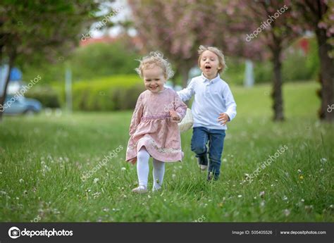 Фото Семья Мальчик И Девочка — Фото