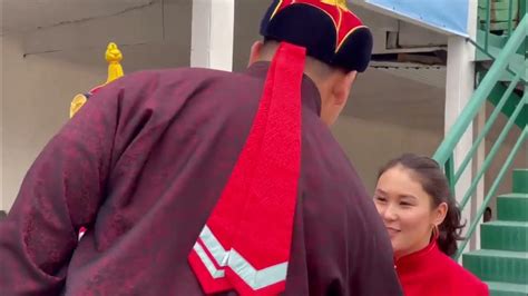 МУ ын аварга О Хангай гэргийнхээ хамт Аварга цолны мялаалга наадам ын үеэр Youtube