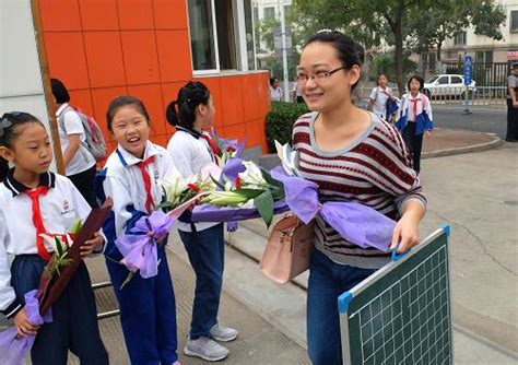 教师节学校统一赠鲜花 杜绝学生私自送礼