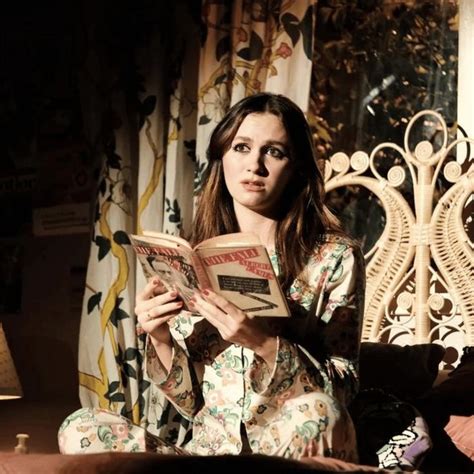 Lexi Wearing Her Pyjamas At The Play S2ep8 Euphoria Video Romance