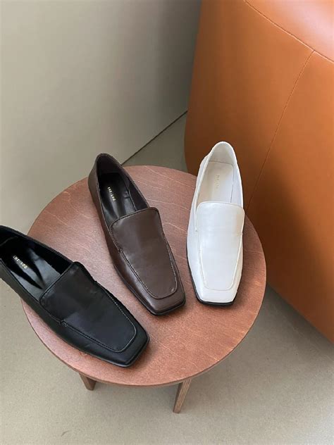 너앤나 리뉴얼 심플포인트슈즈 멋짐폭주 스퀘어토 엘리게이터라인 미친쿠셔닝 시크한 발이편한 착화감좋은 블랙 화이트 브라운 여자 여성 데일리 고급스러운 단아한 단정한 키높이