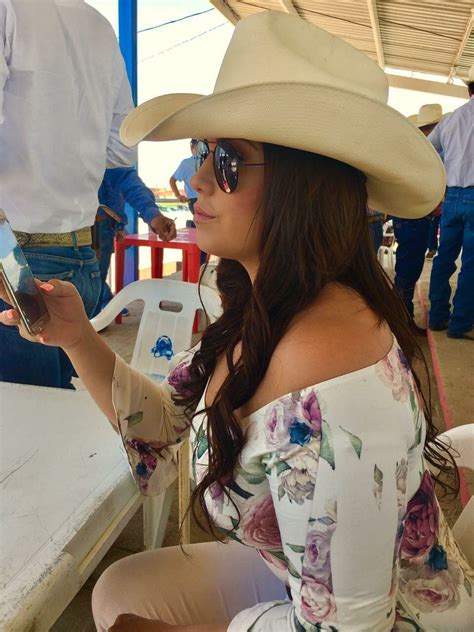 Pin On Looks Cowgirl Outfits Country Girls Outfits Rodeo Girls