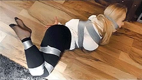 Hannah Claydon In Looking For Her Missing Friend She Agreed To Foot Model For The Highly