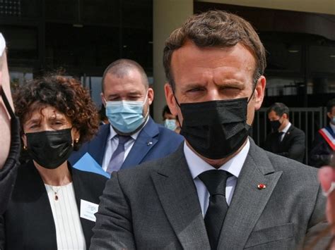 Это позор жители Франции назвали пощечину Макрону унижением страны но сам он так не считает