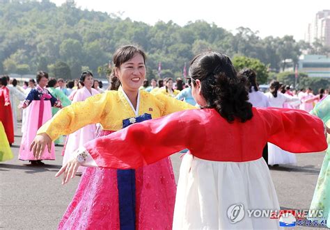 朝鲜女盟欢庆建政76周年 韩联社