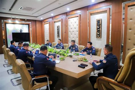 ឧត្តមសេនីយ៍ឯក រ័ត្ន ស្រ៊ាង បើកកិច្ចប្រជុំពង្រឹងកិច្ចការជំនាញស្រាវជ្រាវនិងបង្រ្កាបបទល្មើស