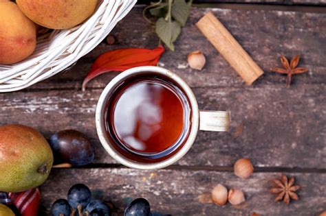 아늑한 소박한 정물 차 한 잔 과일 채소 헤이즐넛 계피 스틱 가을 미적 정물 텍스트 장소와 추수 감사절 개념 가을에 대한 스톡 사진 및 기타 이미지 Istock