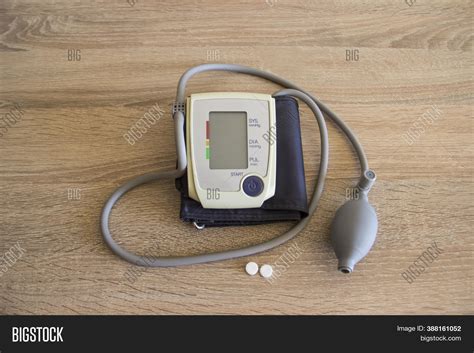 Device Measuring Pulse Image Photo Free Trial Bigstock