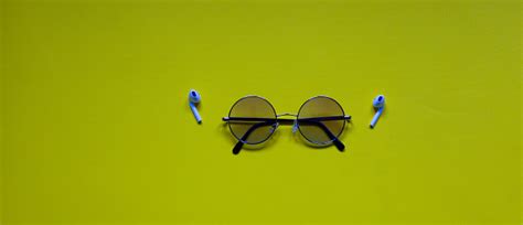 파스텔 옐로우 오렌지 색 종이 배경에 평면 투명 안경의 최소한의 개념 맨 위 보기입니다 복사 공간 스톡 사진 0명에 대한 스톡 사진 및 기타 이미지 Istock