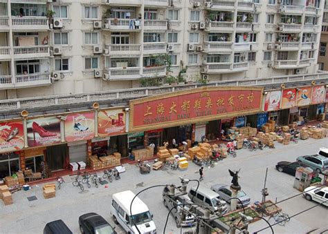 广州鞋子批发市场 州鞋子批发市场 10元鞋子批发市场 大山谷图库