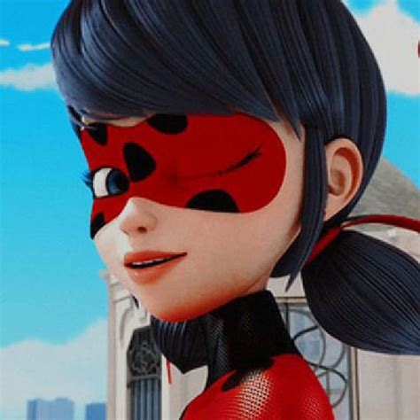 عکس دختر کفشدوزکی؛ زیباترین عکس های دختر کفشدوزکی و گربه سیاه برای