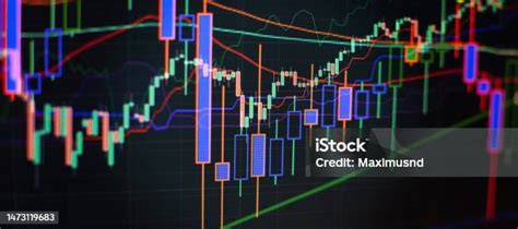 시장 분석을 포함 하는 모니터에 금융 데이터 막대 그래프 다이어그램 재무 수치 외환 차트 0명에 대한 스톡 사진 및 기타 이미지 Istock