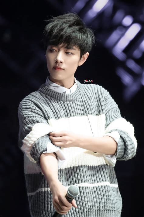 Xiao Zhan Untamed Shanghai Abs Concert Crunches Abdominal Muscles