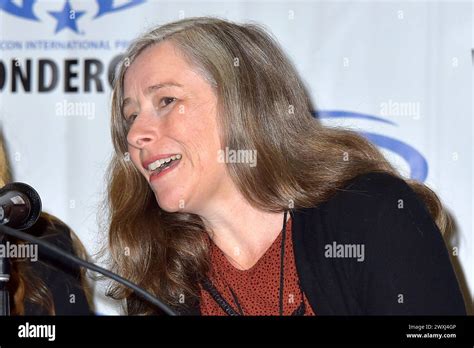 Amy Winfrey Beim Monsters Of Adult Animation Panel Auf Der Wondercon 2024 Im Anaheim