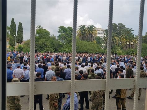 აფხაზეთში ოპოზიციამ დაუმორჩილებლობა გამოაცხადა Netgazeti • აფხაზეთი • სოხუმი • Netgazeti Ge