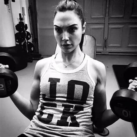 Gal Gadot Scrolller
