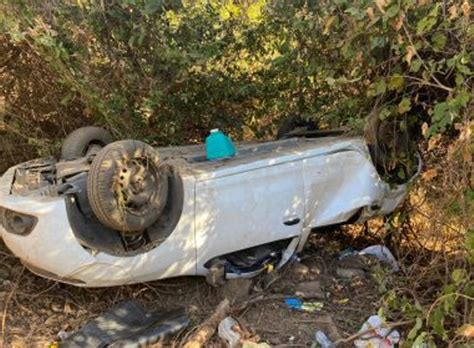 Quatro Pessoas Da Família Ficam Feridas Após Carro Tombar Em Ibotirama