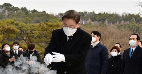 이재명 공식 선거운동 앞두고 현충원 참배이승만·박정희 묘역도 찾아 뉴시스pic