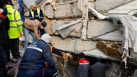터키∙시리아 지진 사망자 2만 1천 명 넘어 혹한 속 생존자 구조 소식