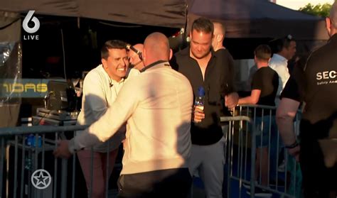 Wilfred Genee Ziet Plots Een Uniek Moment Tussen Wesley Sneijder En