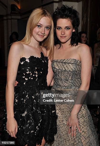 Kristen Stewart Und Dakota Fanning Kristen Stewart And Dakota Fanning