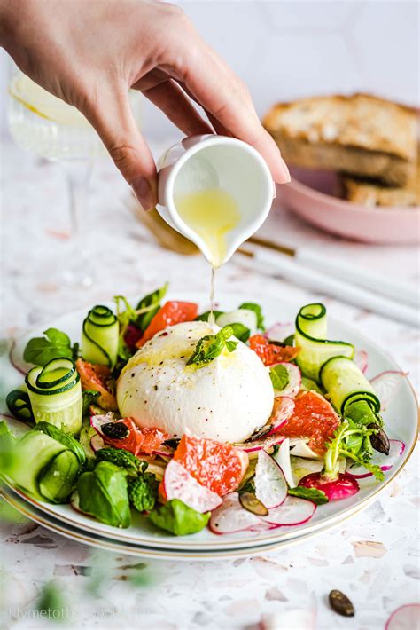 Burrata Z Rzodkiewką I Grejpfrutem