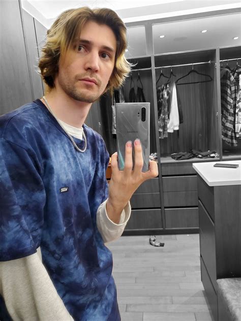 Pin By Julie Ducroz On Xqc Hair Cuts Youtubers Aesthetic Pictures