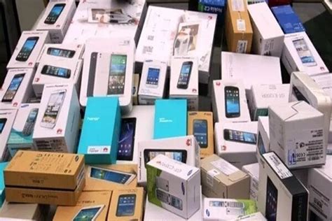 رئیس اندیشکده حکمرانی هوشمند واردات موبایل با دلار ۷۰ هزار تومانی فروش با دلار ۱۰۰ هزار تومانی