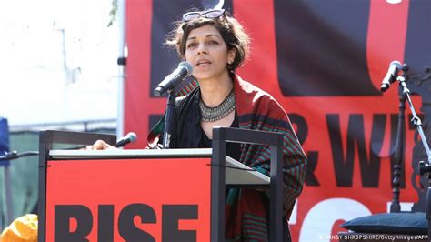 رینا امیری خواستار آزادی فوری ژولیا پارسی و ندا پروانی شد Dw ۱۴۰۲۷۹