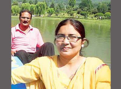 Murdered Nia Officers Wife Farzana Dies In Hospital India News