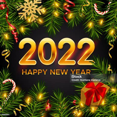 2022 현실적인 소나무 가지 빛나는 화환 선물 상자 사탕 지팡이 뱀 반짝이 금 눈송이와 2022 새해 배경 새해 와 크리스마스 휴일 이벤트 파티 장식 0명에 대한 스톡