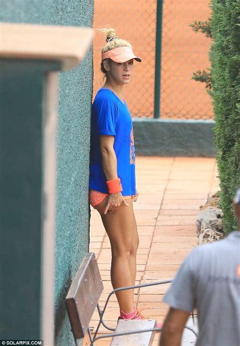 Shakira Shows Off Toned Legs In Tiny Hot Pants While Playing Tennis With Son Milan Daily Mail
