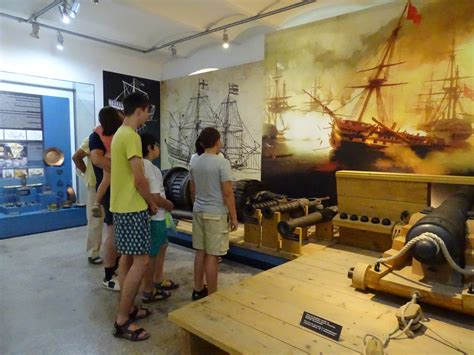 Военноморски 📣В експозицията на Военноморския музей посетителите могат да видят автентични