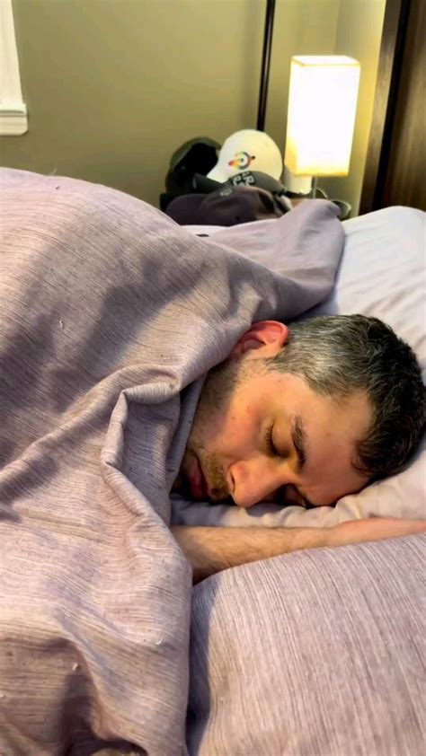 Кто там спит Смешные котята Милые котики Забавные зверюшки