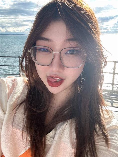 聂卫平19岁女儿近照曝光，身材傲人，社媒配字：每日携带和老公合照