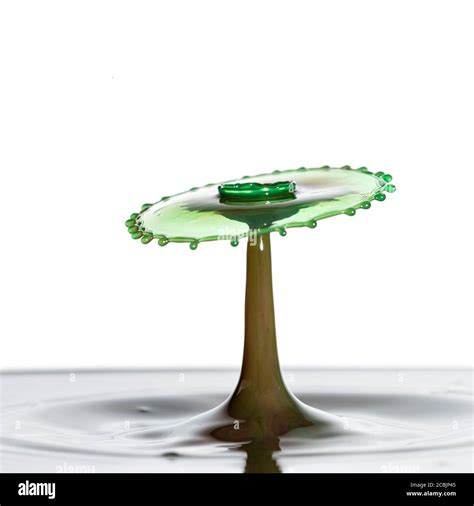 Stunning Unique Abstract Water Splash Photography Images With Vibrant Colorful Water Collisions