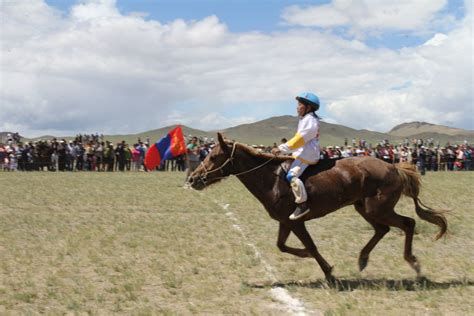 Ховд аймгийн баяр наадам 7 р сарын 10 11 ний өдрүүдэд болно
