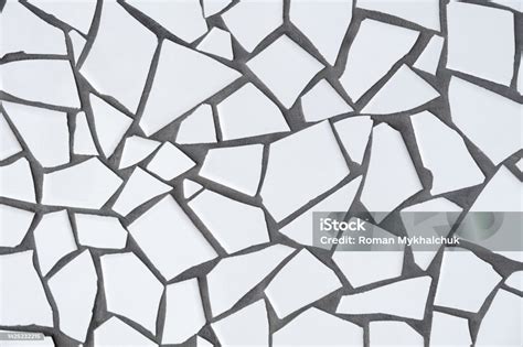 타일 모자이크 원활한 패턴 콘크리트 벽에 흰색 깨진 세라믹 타일 조각 깨짐에 대한 스톡 사진 및 기타 이미지 깨짐 모자이크 벽 Istock