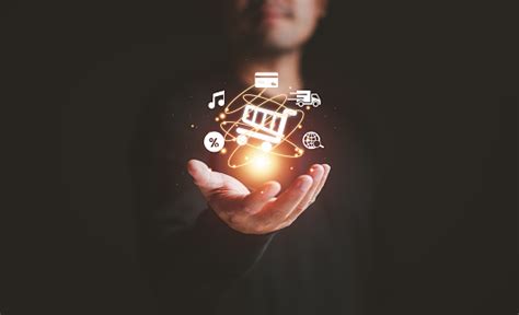 비즈니스 전자 상거래 및 트롤리 카트 아이콘 기술 온라인 쇼핑 비즈니스 개념으로 가상 정보 그래픽을 들고 있는 남자 인터넷 네트워크 온라인 상점 상점 초현대적에 대한 스톡