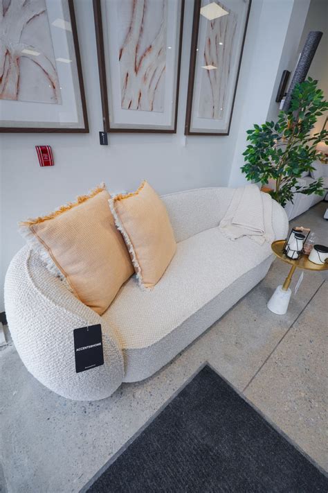 Moma Sofa Accentshome