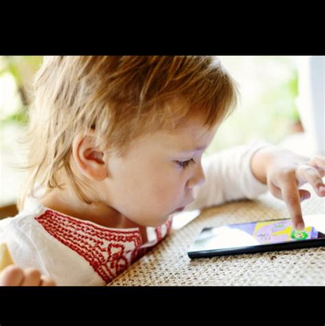 Давате на детето си телефон за да го успокоите Психолог разкрива защо това е фатална грешка