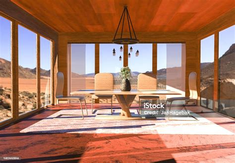 사막 전망을 감상할 수 있는 유럽풍 돌출형 창문 소박한 앤티크 나무 샹들리에 햇빛이 있는 소박한 짙은 체리 나무 식당 인테리어 3차원 형태에 대한 스톡 사진 및 기타 이미지