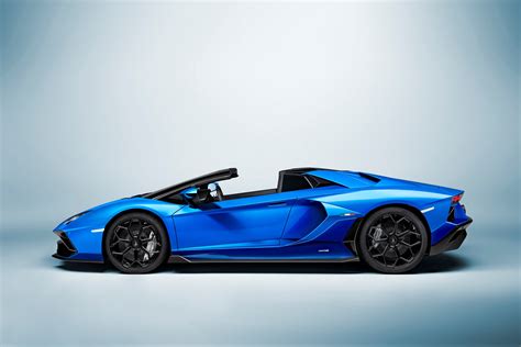 Lamborghini Unveils Final Aventador Maxim
