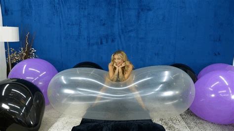 Chelsea C Plays And Pops With The Moab Airship Balloon 4k 3640x2180 Custom Fetish Shoots