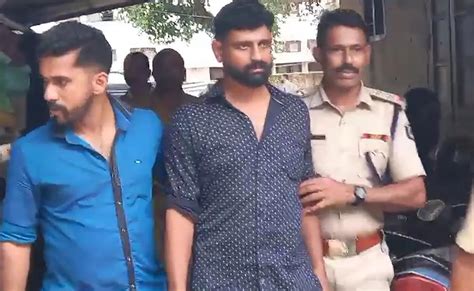 केरल निवासी आर्मी का जवान शाइन कुमार अपने घर छुट्टी बिताने आया था उसने