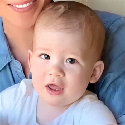 See An Adorable Video Of Meghan Markle Reading To Archie Mountbatten