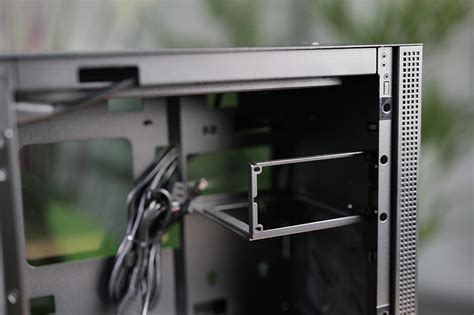 比渲染图更惊艳的机箱 雷蛇战斧mini Itx机箱体验 知乎