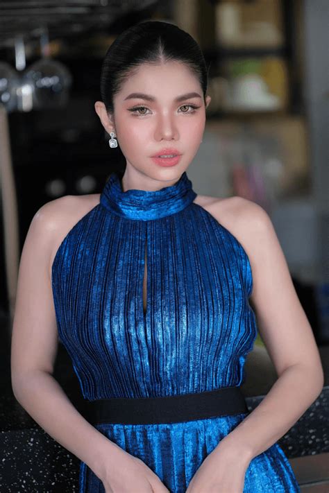 សុគន្ធនីសា ថតជុំ ពេជ្រសោភោ និង មាស សុខសោភា ស្លៀកឈុតបុរាណ ស្អាតឥតទាស់ Khmerload Cambodia