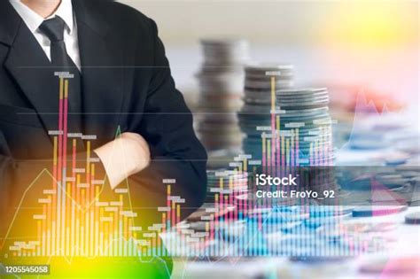 Led 디스플레이 개념에 주식 시장 디지털 그래프 차트 일일 주식 시장 가격과 견적의 큰 디스플레이 지표 금융 외환 무역 교육 배경 개념에 대한 스톡 사진 및 기타 이미지